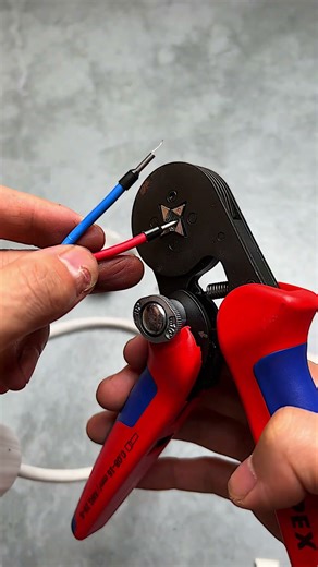 专业接灯头教程 要想接好灯头，老电工可是拿出了看家本领，技术很重要，经验也很重要#电工涛哥