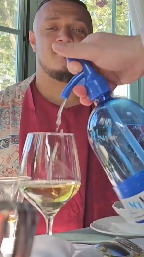 ŠPRICER#hugestaff #hugestafftaffsam #jedem #sremac #debeli #restoran #food | Hugestaff Vlogs