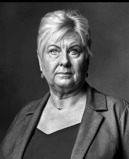 Soft White Underbelly interview and portrait of Sherrie Allsup, a survivor of childhood s*xual ab*se from her father. Watch the full interview at the link in our bio and tap videos for all of our latest interviews. • • • #softwhiteunderbelly #marklaita #swu #mentalhealthawareness #healingjourney