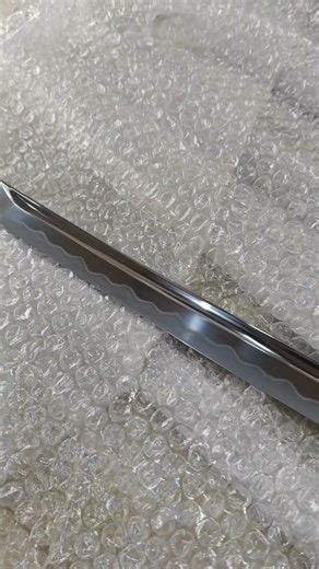 hamon The meticulous polishing reveals the unique characteristics of each blade.