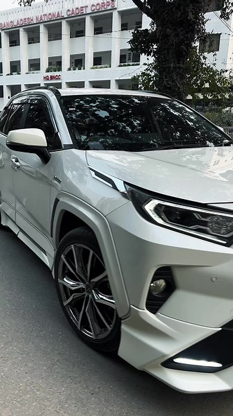 Ⓜ︎Ⓜ︎ Ⓙ︎Ⓐ︎Ⓜ︎Ⓘ︎Ⓜ︎ 🅧︎ ⛎ (@mmjamimx07) - Toyota RAV4 Hybrid: High-Performance Exhaust Upgrade