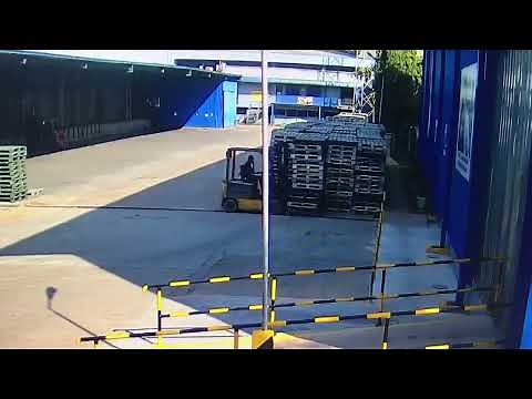 very dangerous forklift accident video went viral