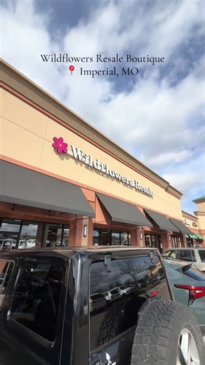 We had lunch in Kimmswick today so we stopped into Wildflowers! I don’t always find something but I stop by if I’m near by! Today I snagged a pair of footmates for my youngest, some boden basics for my daughter & a pair of Ralph Lauren cord pants for my oldest!