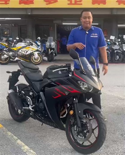 Exploring the Yamaha R25: A Cinematic Journey