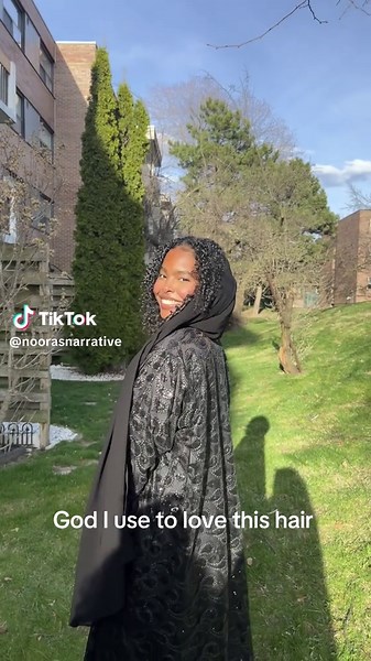 I might have to delete this when the official day comes… but for the longest time that felt like never. Not to bore you guys with a long caption even though I’m tempted loll I’ll try to keep it short and cute. I never wore the hijab, even though something in me has always been drawn to it. And it’s honestly because society makes anything different feel scary and as women we’re constantly under pressure to look a certain way, constantly faced with comparisons and to fit into whatever beauty stand