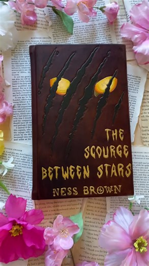 🐋I made this custom leather book and it was really fun. I’ve never done anything in this style before and I’m obsessed!! 🤩 Tags 🏷️ #bookbinding #books #leatherbook #leatherbinding #leatherwork