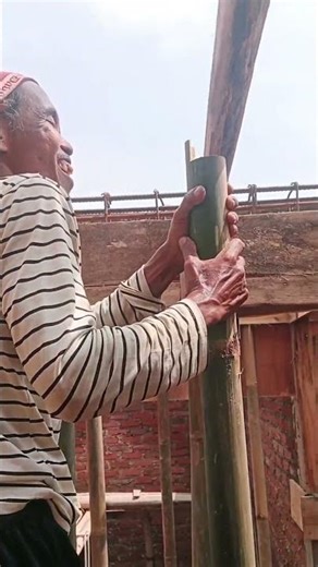 install bamboo on the formwork rafters