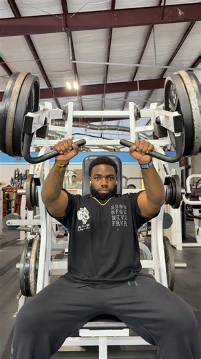 Hennyboi on Instagram: "Come workout with me @iconic_gym.htx #workout #houston #fypシ #explorepage✨"