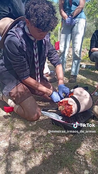 Aplicação de Torniquete SAM XT para Sobrevivência