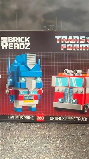 LEGO BrickHeadz Optimus Prime Robot & Vehicle 40803 - we need more lego transformers!!!!