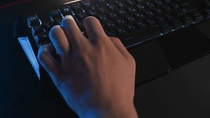 Finger drücken WASD Tasten auf Gaming: Stockvideos & Filmmaterial (100 % lizenzfrei) 3475910359 | Shutterstock