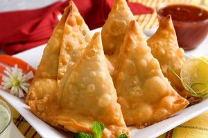 Samosa Interesting Facts: समोसा कुठून आला माहिती आहे का? जाणून घ्या रंजक इतिहास