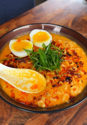 Peanuty Red Thai Curry Ramen 🍜 Full recipe for free at amateurprochef.com OR Link in Bio Follow for more! This recipe has been my go to when I want something quick and easy! Give it a try and comment how you liked it! #easyrecipes #ramen #easymeals #weeknightdinner #dinner #homecooking