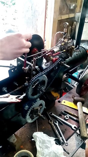 HOMEMADE TRACTION ENGINE PART 24 PRESSURE GUAGE INSTALLED AND 1 SET OF DRIVE SPROCKETS