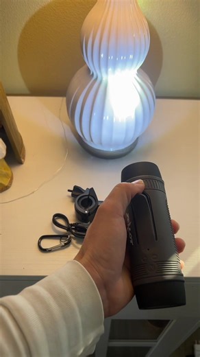 La mejor lámpara con bosina incluida #luz #bosina #flashlight #speaker