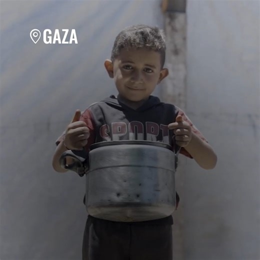 The effects of hunger on a children's bodies are catastrophic. Just one day without food is enough for them to lose concentration and feel weak. 4 out of 5 children in Gaza will go into 2026 hungry. 🗣️ We have repeatedly warned about this. Although limited humanitarian assistance has been allowed into Gaza in recent weeks, delivery remains inconsistent, leaving children with worsening, prolonger malnutrition. And as winter sets in, children are at high risk of diarrhoea, skin diseases, pneumoni