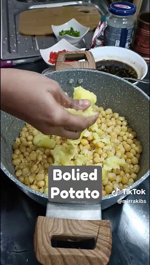 Delicious Bangladeshi Chotpoti Recipe to Try