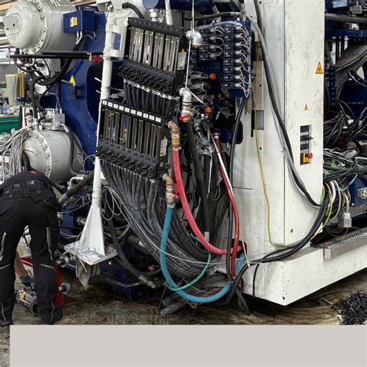 Maschinenverlagerung – Ihr Termin ist unser Anspruch. Präzise Planung, sichere Umsetzung, termingerechte Lieferung. Verlassen Sie sich auf die IWS System GmbH – die mit dem KRAN. 🔗 www.krankaufen.de | 🌐 www.iwssystem.com | IWS System GmbH