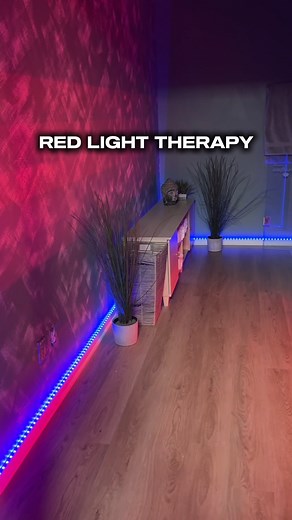 Red Light Therapy at LNGVTY Hub We use Red Light Therapy to help your body repair, recover, and recharge. From the inside out. 💡 How it works: Red light penetrates deep into your muscles and cells, boosting blood flow, reducing inflammation, and supporting cellular regeneration. That means: 🔥 Faster recovery after workouts 🧠 Improved mood and sleep quality 💪 Less soreness, more strength ✨ Stronger skin and tissue health Because longevity isn’t just built in training. It’s built in how well y
