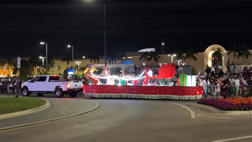 177K views · 1.7K reactions | Santa Claus officially arrives on the last float of the night | Sarasota Lifestyle | Facebook