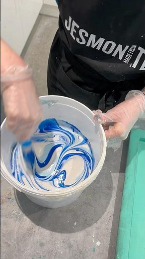 Resin casting for beginners using Jesmonite! #casting #howto #pouring #pours #satisfying #castings