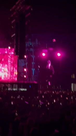 Tentoraz Separ 10.10.2025, Tehelné pole 30 000 ľudi ….#separ #dms #hiphop #koncert #happyday @Separ @Separ @Peter Pann | Lucia Šimoňakova