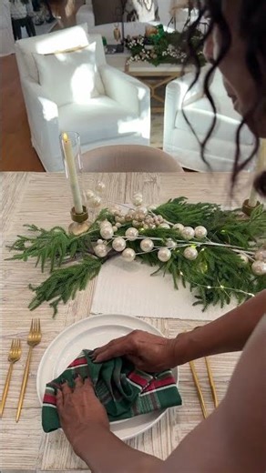 Make Your Holiday Table Look Amazing Fast!