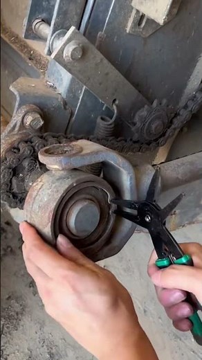 Simple and easy to use snap ring pliers