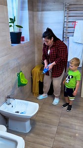 Watch as Mom reveals her top hygiene secrets in this engaging tutorial! With her clever advice and creative methods, you'll learn how to instill good hygiene habits in children while making it enjoyable! 🌟🧴❤️ | Fabiosa Animated