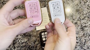 MINIVAN CHIC- Key Fob Cover fit for Honda Odyssey 7 Button Remote- Fob Accessories with Easy-Press Enhancers for 2018 2019 2020 2021 2022 2023 2024 Elite Touring EXL Sport EX (White & Gold)