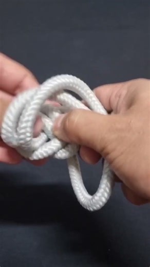 Single loop to double loop knot is use for rescuing or escaping heights.