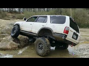 2000 4runner sr5. 35s, 4.10s and open front. Badlands offroad park. Toyotas and Jeeps out wheelin