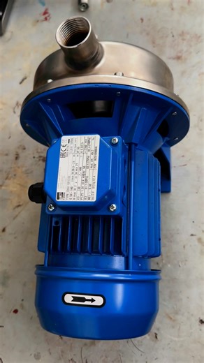 🔧 Que faut-il vérifier avant de remettre un moteur en service après intervention ?Dans l’industrie, un moteur électrique triphasé joue un rôle crucial dans la chaîne de production. Mais après une intervention (maintenance, réparation ou remplacement de composants), sa remise en service ne doit jamais être prise à la légère. Une simple négligence peut entraîner des dommages importants, voire des arrêts de production coûteux. Voici les points essentiels à vérifier avant de remettre un moteur en s