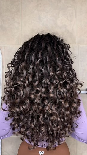 Lauren Piluso Leone | Reduce frizz with 3 simple steps ft. @floracurl ad💦 while its hard to completely eliminate frizz from your wash day I hope these simple... | Instagram