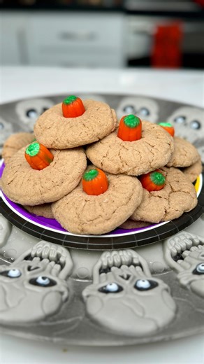 Drew Cooks | Spice Cake Sugar Cookies Perfect For Fall | Instagram