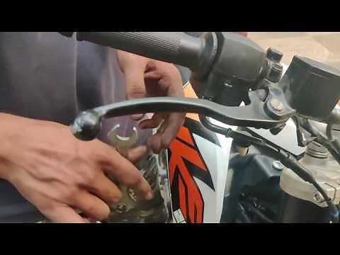 KTM Duke Accelerator/ Throttle Cable Change!!!