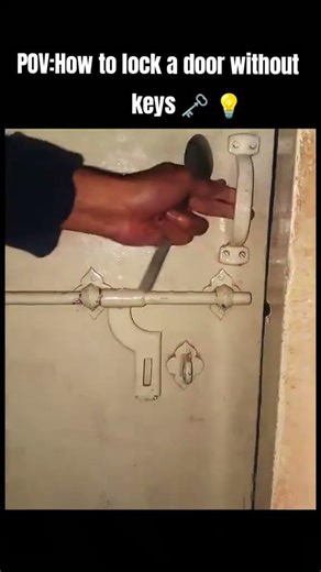 how to lock door without KEYS🗝️😳 #lifehacks #shorts