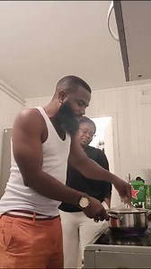 204K views · 8.8K reactions | On me traite mal en France ici!! Maman sikely Hélène hoooo | Guyguylevraigrouilleur et les 2G | Facebook