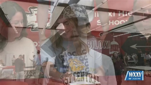 Biloxi trio signs to next level in baseball and women's soccer📝 | WXXV 25