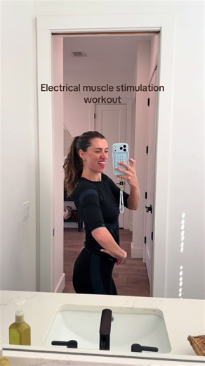 Electrical muscle stimulation (EMS) is my new favorite way to workout. It’s only 20 minutes and it equates to 2-3 hours of heavy lifting!!! No brainer #workout #wellness #fitnes #cleaneating #ems