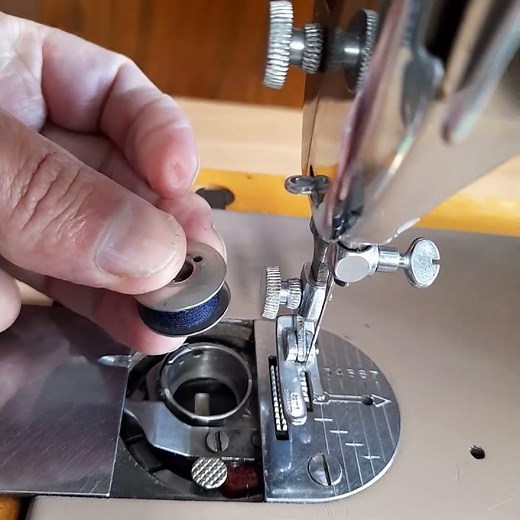 Singer Sewing Machine - Removing the Bobbin - Older Style Singer