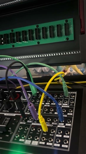 robot babble. with the #behringer 1036 sample and hold module. the beginning of my journey!