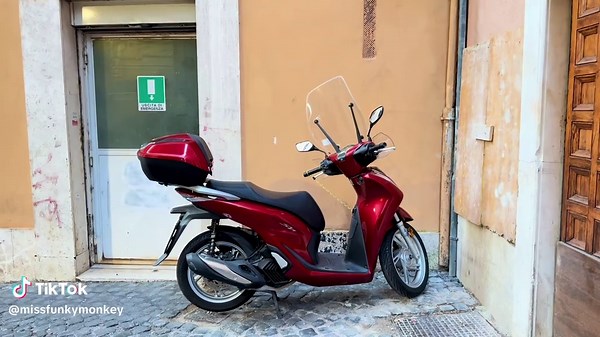 x (@missfunkymonkey)’s videos with Police Scanner - Chanel Beads