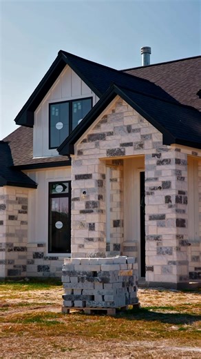 Work in progress 😮‍💨 This one’s been fun to watch come together and it’s just the beginning. From rooflines to interior structure, this stage of the build is all about setting the foundation for how the home will live and perform long term. More to come on this one. Stay tuned👀 #customhomes #dreamhome #customhomebuilder #luxuryhomes #homebuilding