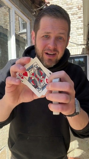 Simple snap card change magic trick