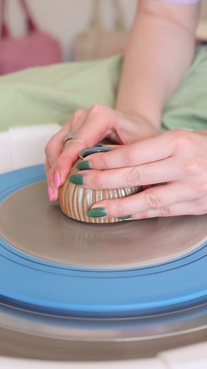 💚Details Here💚 I am using a @diamondcoretools sanding disk in the 240 grit (the fine grit) mounted to a @speedball_ceramics blue bat! #pottery #wheelthrowing #ceramicstudio #potterywheel #potter #clay #ceramicartist #sanding | Hope Limyansky