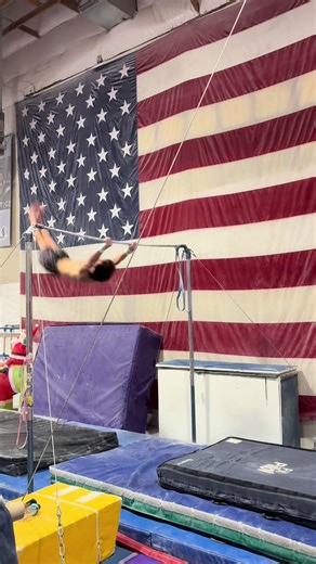 bench’s 405 for 6 btw 💔 #gym | Bench