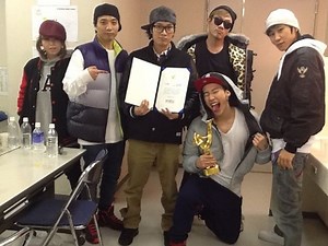 Jay Park poses with his Golden Disk Award   Dance practice video with Prepix Crew