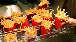 1.8M views · 3 comments | Fast Food Restaurants That Straight Up Cheat Customers | Mashed | Facebook