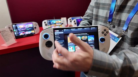 CES 2025: Lenovo's New Gaming Handhelds!